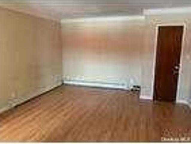 Flat For Rent In New Hyde Park, New York