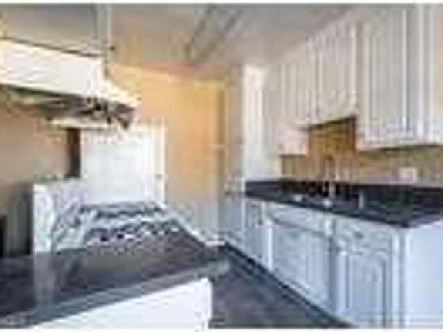 Flat For Rent In Northridge, California