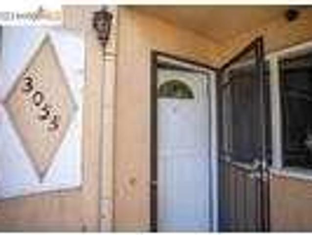 Flat For Rent In Oakland, California