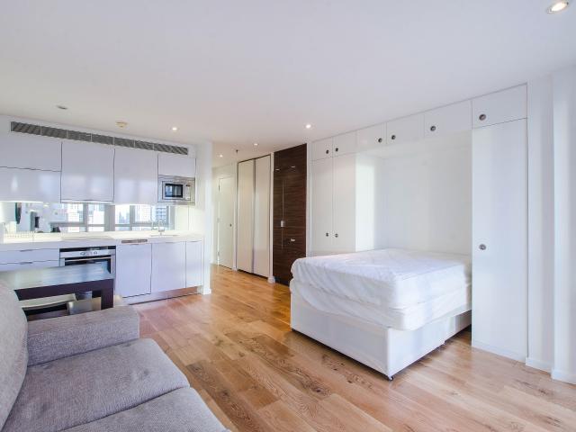 Flat for Rent in Ontario Tower | Foxtons