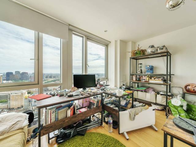 Flat for Rent in Ontario Tower | Foxtons