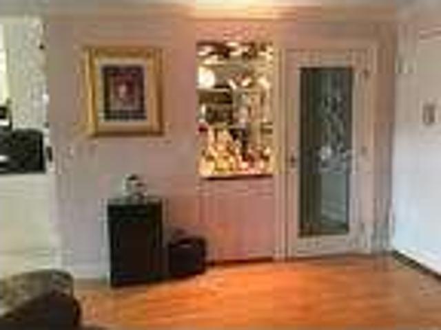 Flat For Rent In Bayside, New York