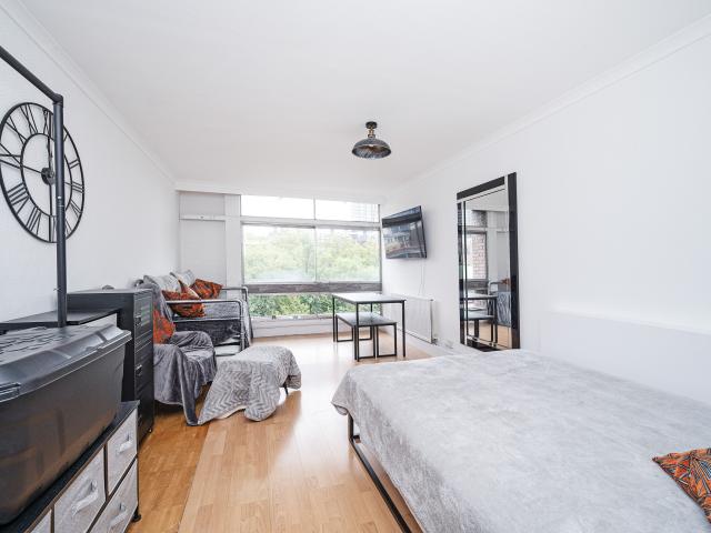 Flat for Rent in Cullum Welch House | Foxtons