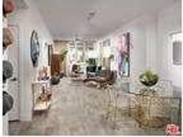 Flat For Rent In Culver City, California