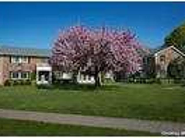 Flat For Rent In Centereach, New York
