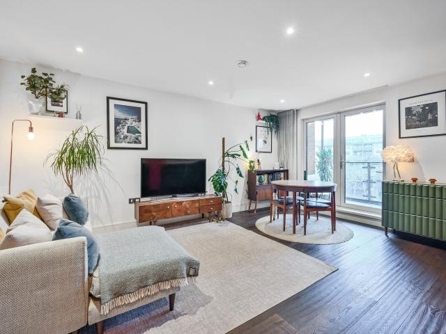 Flat for Rent in Cheshire Street, E2 | Foxtons