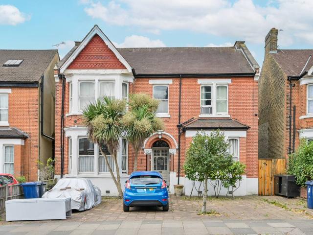 Flat for Rent in Creffield Road | Foxtons