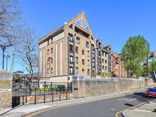 Flat for Rent in Discover Walk | Foxtons