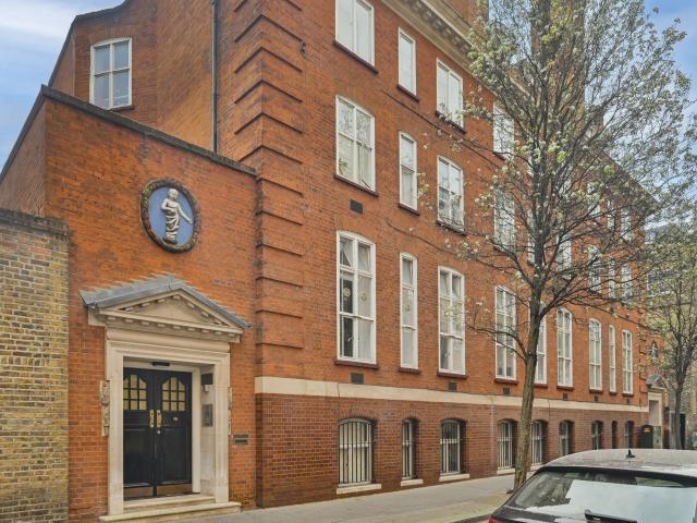 Flat for Rent in. | Foxtons