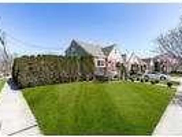 Flat For Rent In Garden City South, New York
