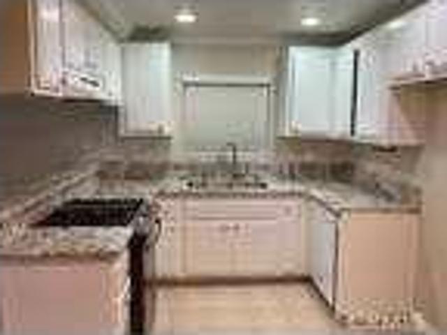 Flat For Rent In Hawaiian Gardens, California