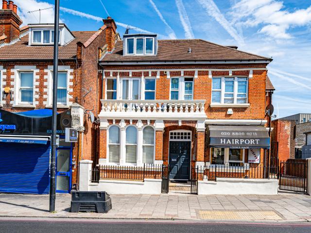 Flat for Rent in High Road | Foxtons