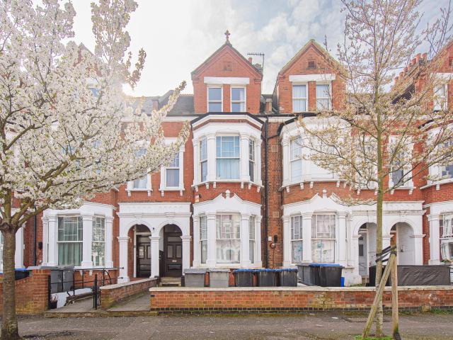 Flat for Rent in Kilburn | Foxtons