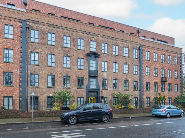 Flat for Rent in Loughborough Court | Foxtons