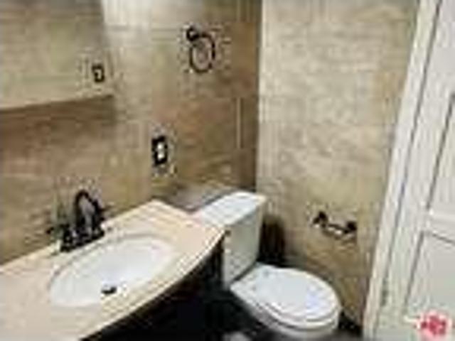 Flat For Rent In Pacoima, California