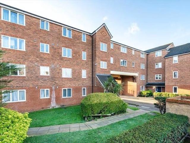 Flat for Rent in Richens Close, TW3 1PL | Foxtons