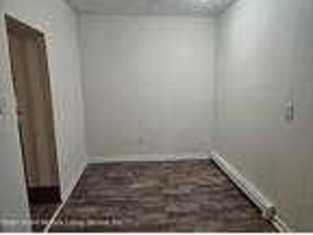 Flat For Rent In Staten Island, New York