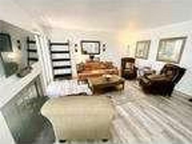 Flat For Rent In Studio City, California