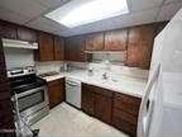 Flat For Rent In Tarzana, California