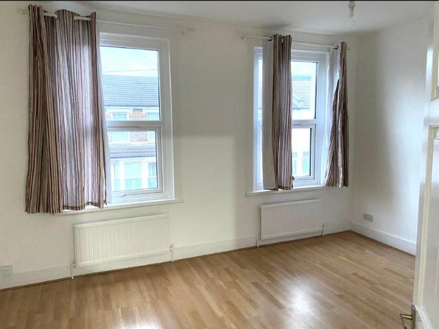Flat for Rent Upton Park very close to station