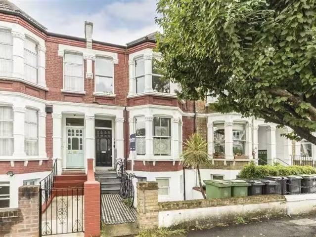 Flat for sale in Musgrove Road, London, SE14 Ref 227637