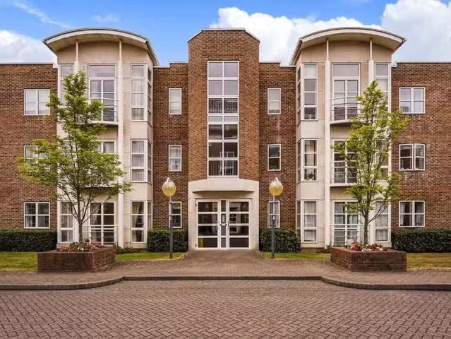 Flat for sale in Manbre Road, London, W6 Ref 227148