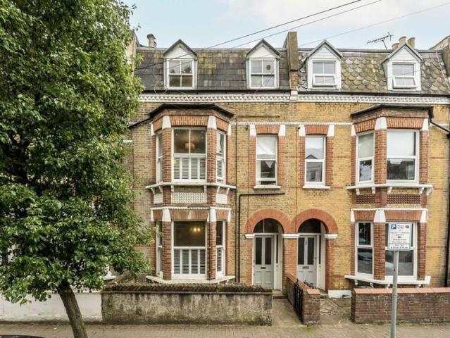 Flat for sale in Norroy Road, London, SW15 Ref 225981