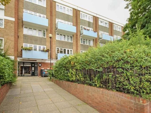 Flat for sale in North End Crescent, London, W14 Ref 224970