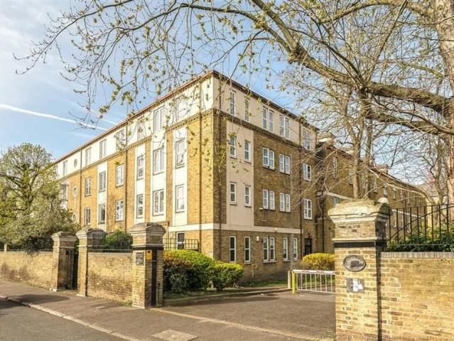 Flat for sale in Avonley Road, London, SE14 Ref 222165