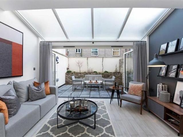 Flat for sale in Aberdour Street, London, SE1 Ref 222442