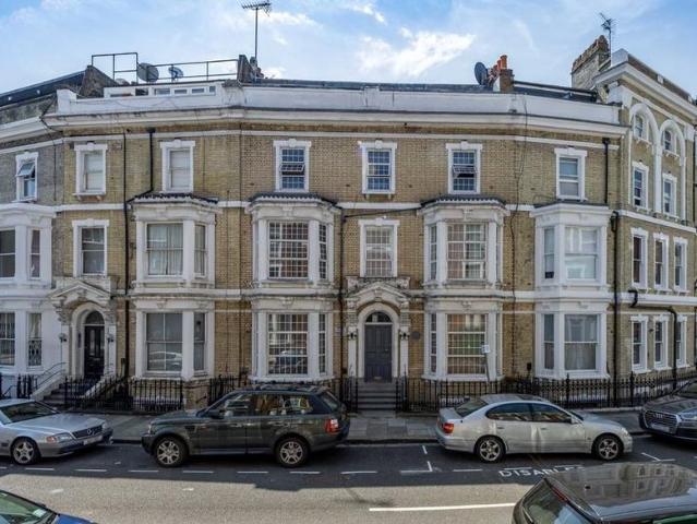 Flat for sale in Beaumont Crescent, London, W14 Ref 224585