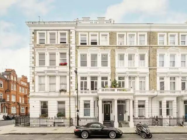 Flat for sale in Charleville Road, London, W14 Ref 231543