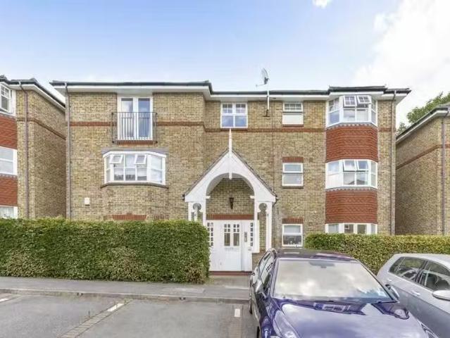 Flat for sale in Clockhouse Place, London, SW15 Ref 232099