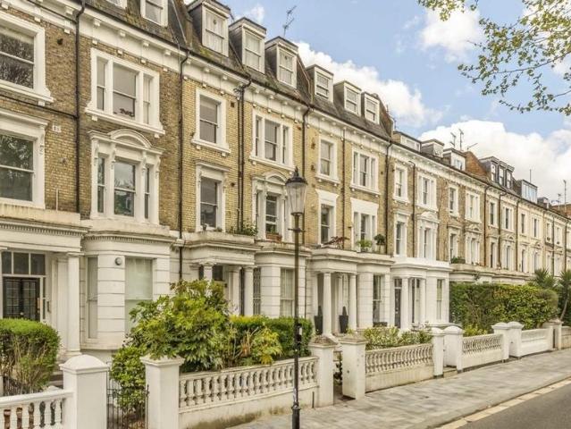 Flat for sale in Elsham Road, London, W14 Ref 223492