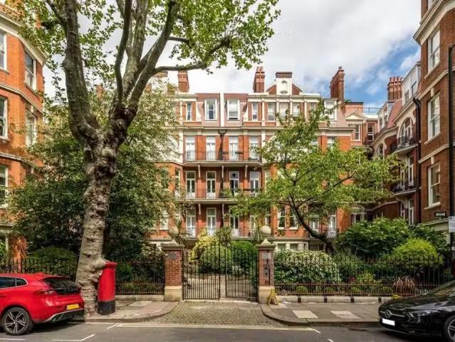 Flat for sale in Fitzgeorge Avenue, London, W14 Ref 226703