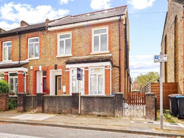 Flat for sale in Harewood Road, London, SW19 Ref 223027