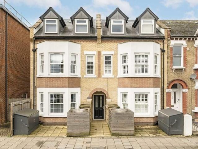 Flat for sale in Hartfield Road, London, SW19 Ref 222472