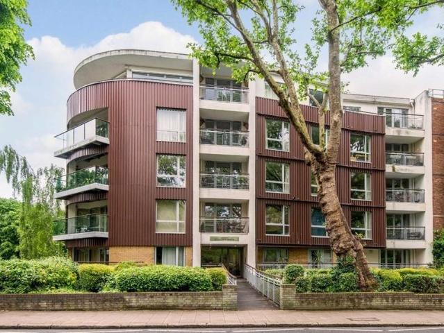 Flat for sale in Highbury Grove, London, N5 Ref 225986