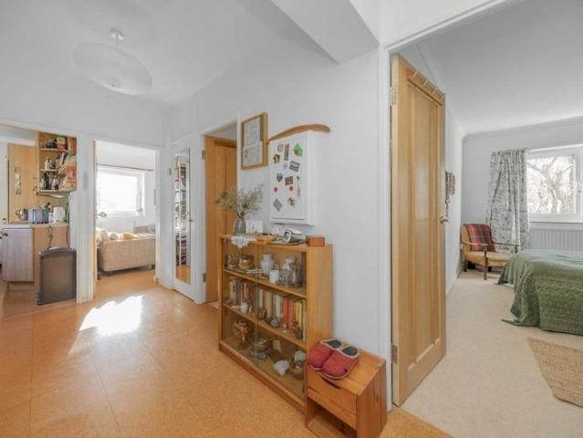 Flat for sale in Highbury Quadrant, London, N5 Ref 224944
