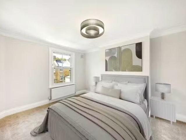 Flat for sale in Inworth Street, London, SW11 Ref 234384