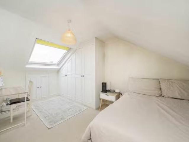 Flat for sale in Jedburgh Street, London, SW11 Ref 233751