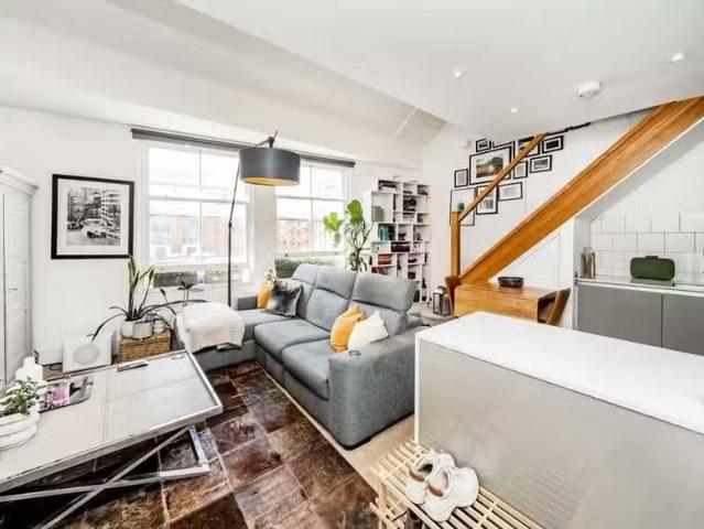 Flat for sale in King Street, London, W6 Ref 226673
