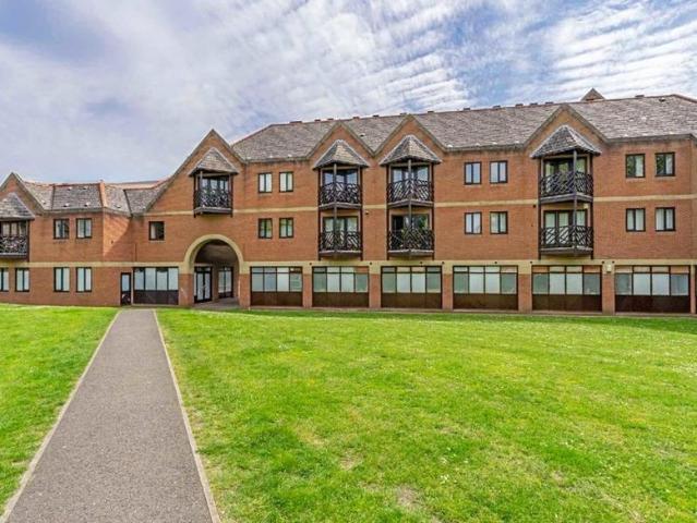 Flat for sale in Lawrence Parade, Old Isleworth, TW7 Ref 2245.