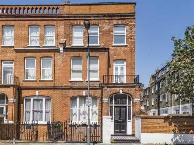 Flat for sale in Perham Road, London, W14 Ref 226929