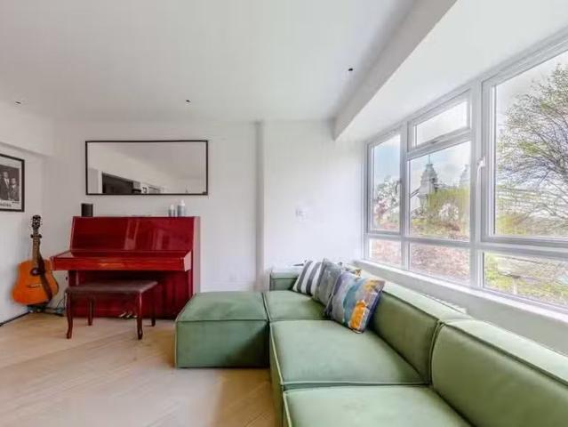 Flat for sale in Queen Caroline Street, London, W6 Ref 229494