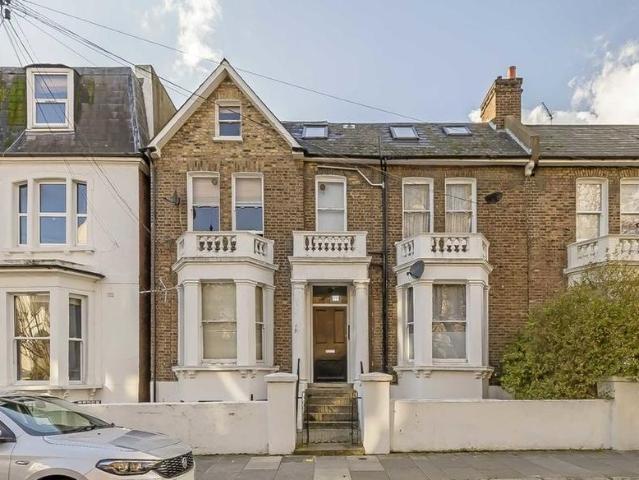 Flat for sale in Rockley Road, London, W14 Ref 222017