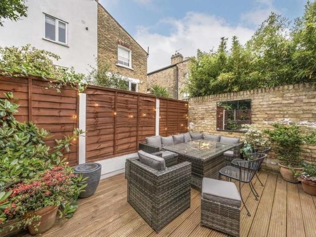 Flat for sale in Ronalds Road, London, N5 Ref 225870