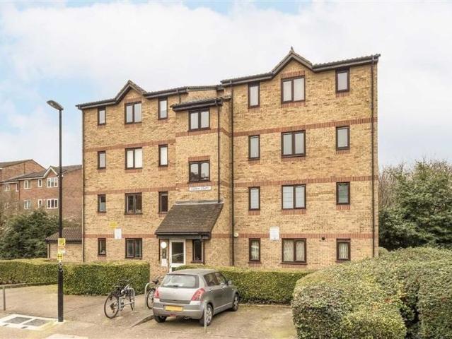 Flat for sale in Samuel Close, London, SE14 Ref 220462