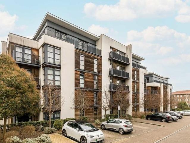 Flat for sale in Scott Avenue, London, SW15 Ref 221801