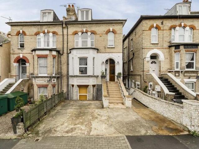 Flat for sale in Second Avenue, Hendon, NW4 Ref 223306